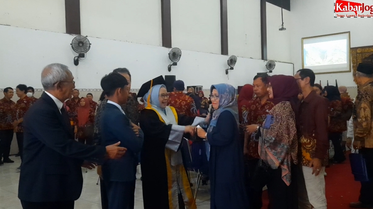 Prof.Dr. Etty Indriyani, MM, M.Si Dikukuhkan sebagai Guru Besar ...
